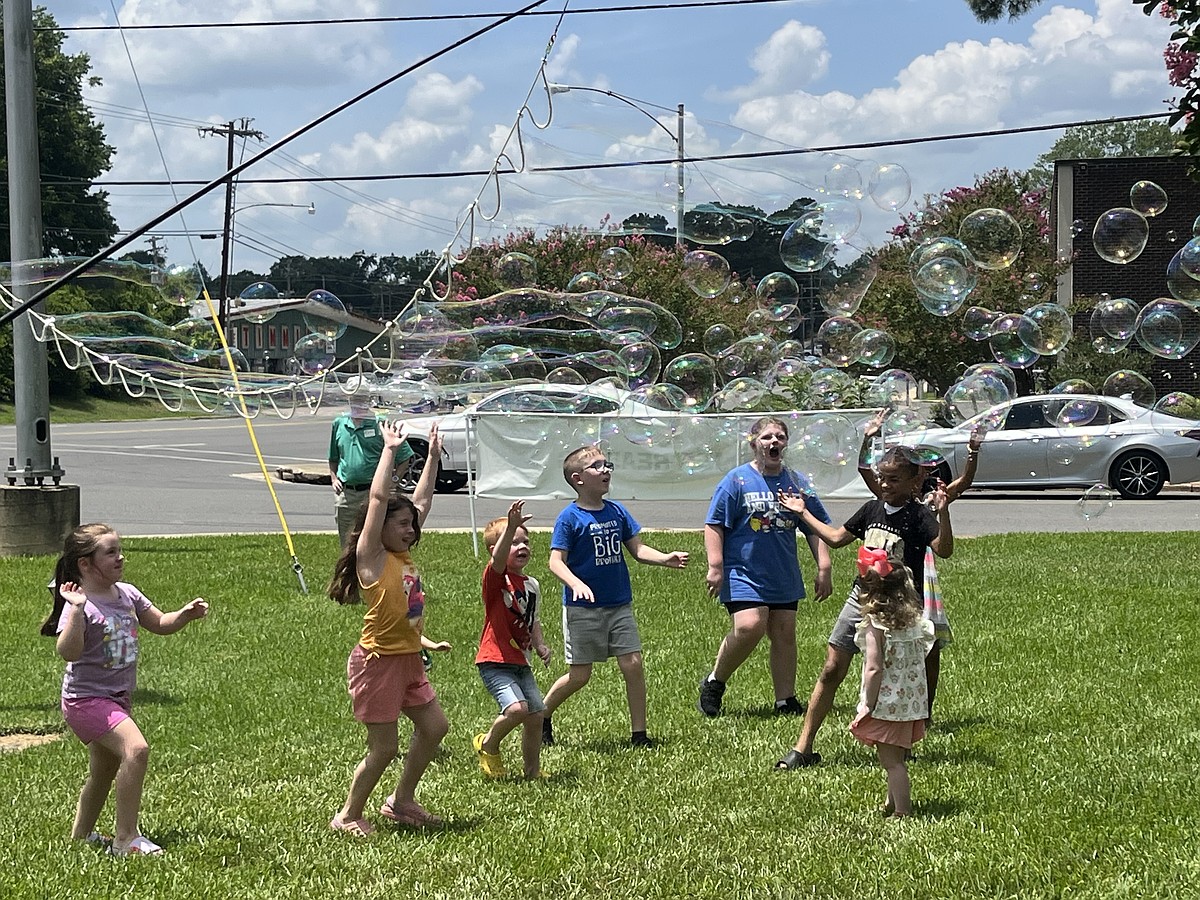 Big Poppa Bubble comes to El Dorado with bubbly fun | El Dorado News