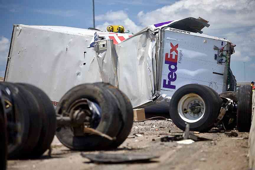 PHOTOS | Second FedEx crash in two days | Texarkana Gazette