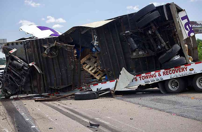 PHOTOS | Second FedEx crash in two days | Texarkana Gazette