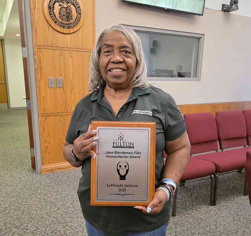 LaWanda Jackson receives humanitarian award | Fulton Sun