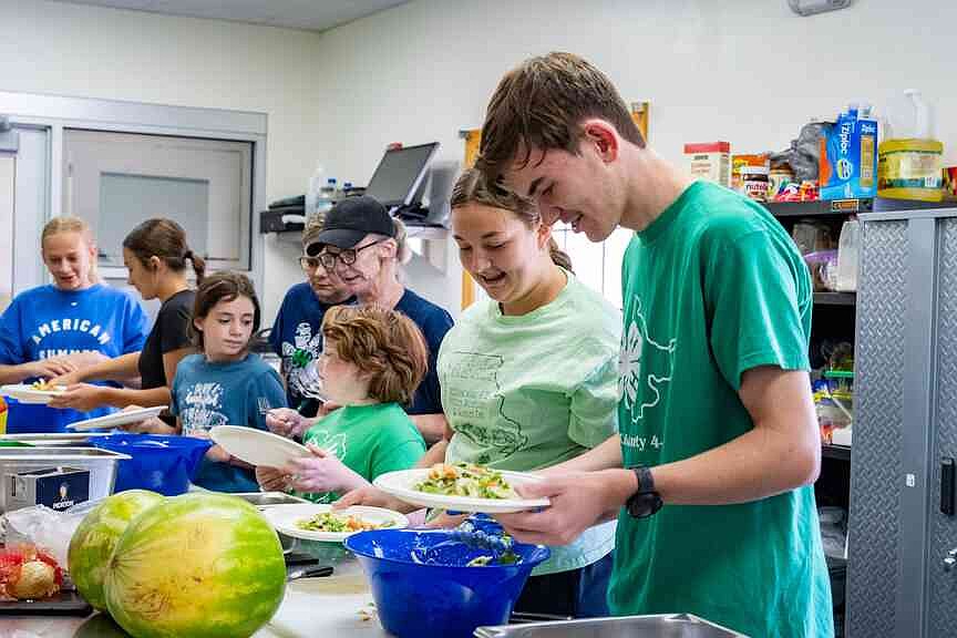 4-H students learn kitchen knife skills from chefs | Jefferson City ...