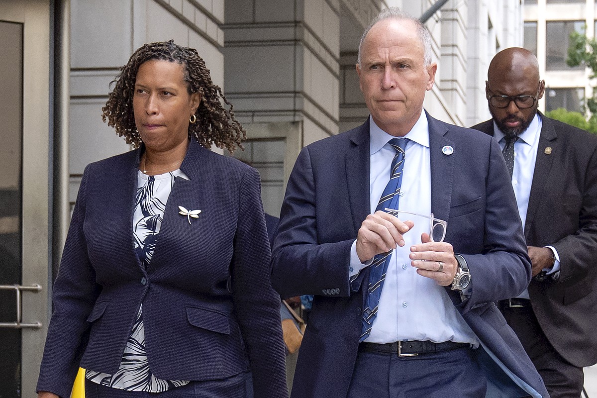 Trump administration agrees to keep DC police chief in place, but with ...