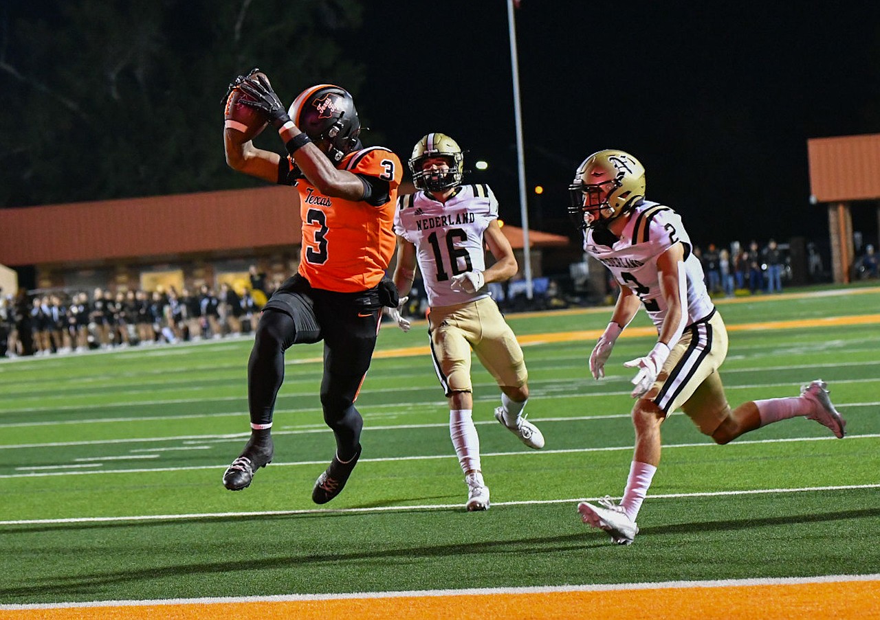 Prep Football: Oregon commit Tradarian Ball helps diversify Texas High ...