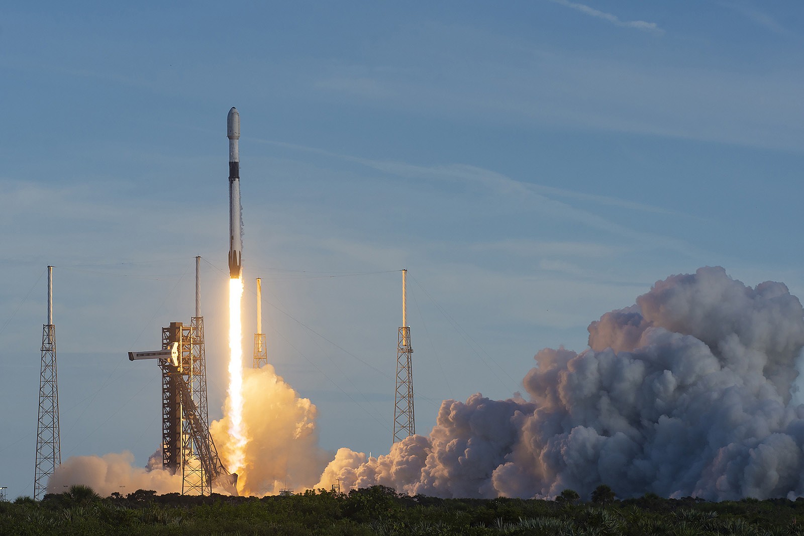 SpaceX launch caps busy month, still on track to pass 100 Space Coast ...