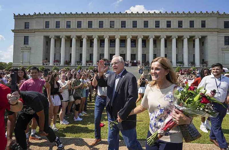 Texas A&M president steps down but doesn’t say if controversial ...