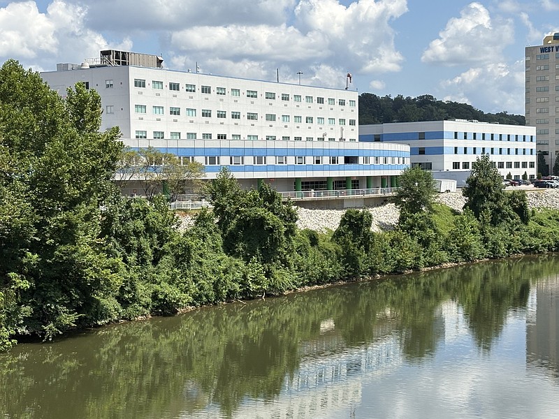 At least 170 US hospitals face major flood risk. Experts say Trump is ...