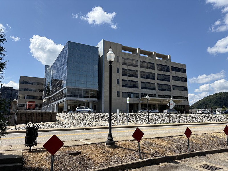 At least 170 US hospitals face major flood risk. Experts say Trump is ...