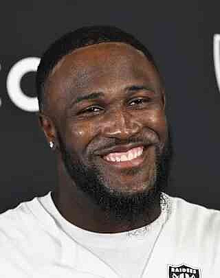 Veteran linebacker Devin White leads Raiders’ defense with huge stat ...