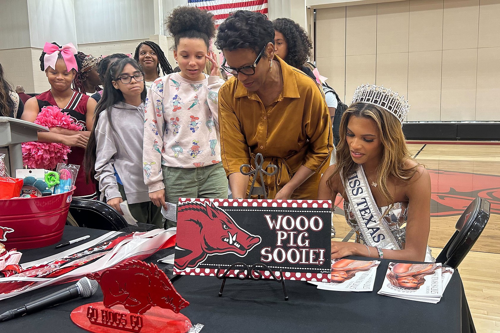 Miss Texas USA 2025 Taylor Davis visits Arkansas Middle School ...