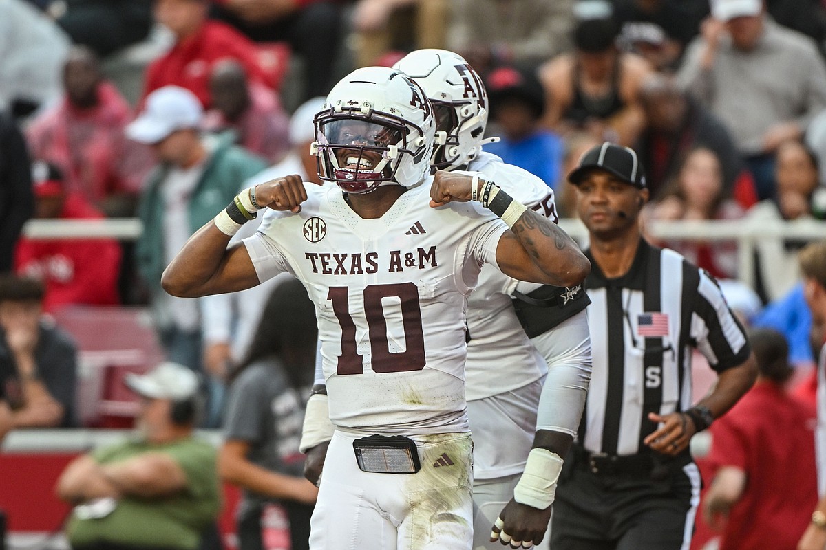 Reed throws for 280 yards and 3 TDs, runs for another score as No. 4 ...