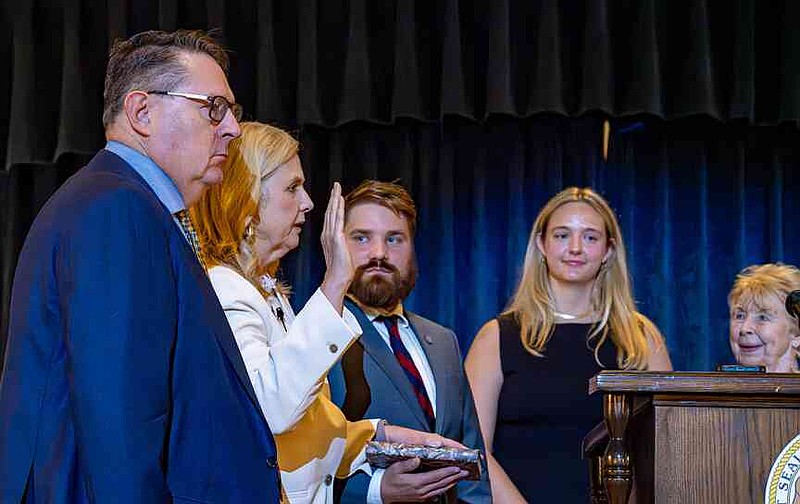 Kehoe lauds AG Hanaway during swearing-in ceremony | Jefferson City ...