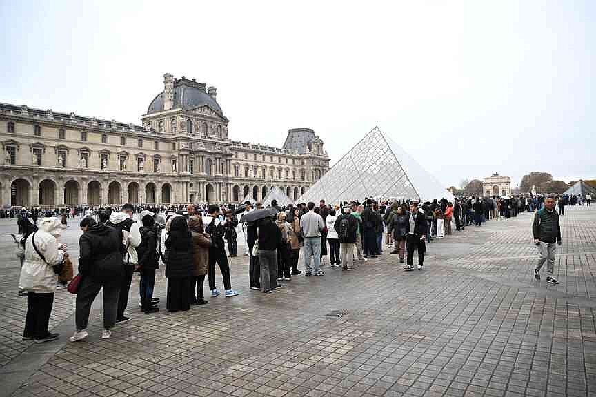 Louvre remains closed following jewel heist | Jefferson City News Tribune