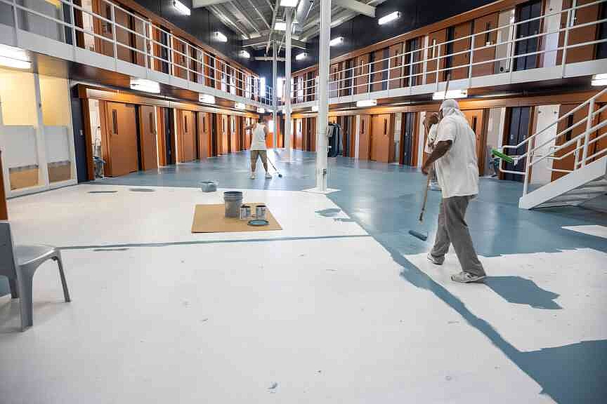 Jefferson City Correctional Center housing unit lessens institutional ...
