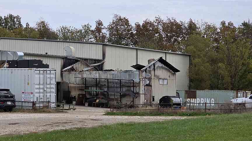 Fire damages Monet DeSauw building | Fulton Sun