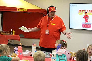 River Oak celebrates reading with ‘Coach Reid’ | Jefferson City News ...