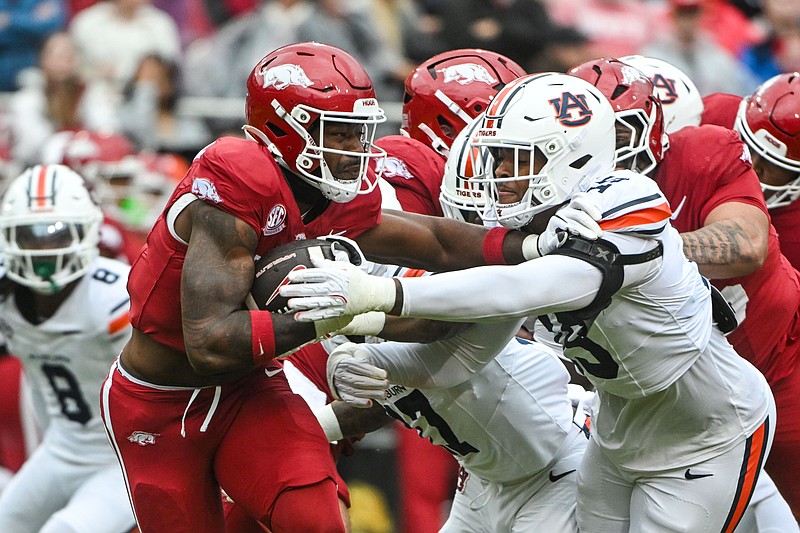 Late pick-6 helps lift Auburn to first SEC win over Arkansas, 33-24 ...