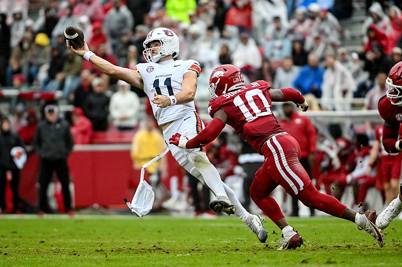 Late pick-6 helps lift Auburn to first SEC win over Arkansas, 33-24 ...