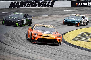 Hamlin races for his dying father’s last chance to see him win a NASCAR ...