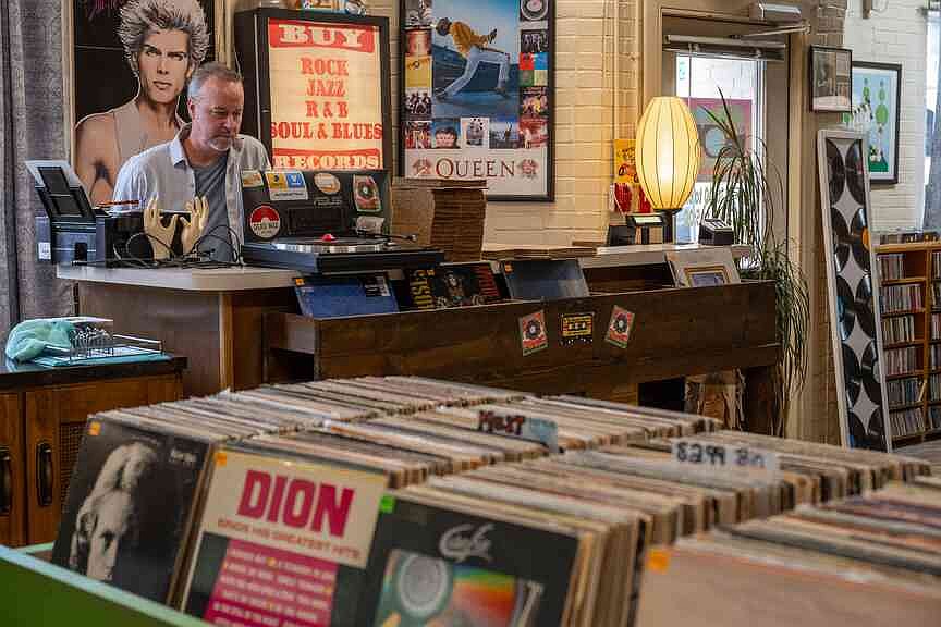 Vintage vinyl stays atop physical media | Jefferson City News Tribune