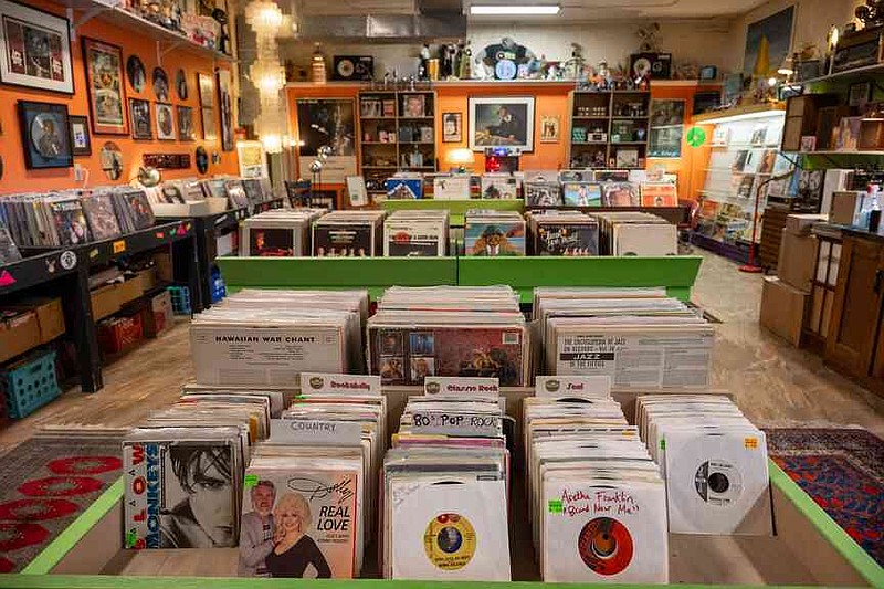 Vintage vinyl stays atop physical media | Jefferson City News Tribune