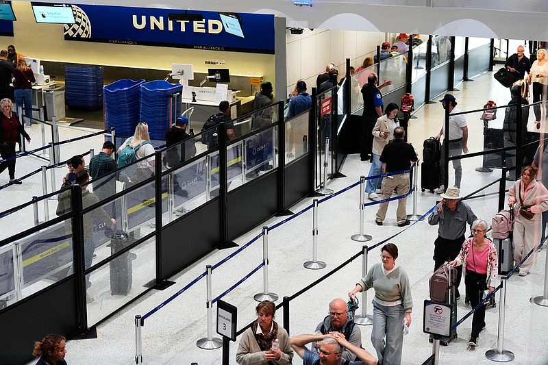 U.S. travelers scramble to adjust as airlines cut 1,000 flights because of shutdown | Texarkana ...