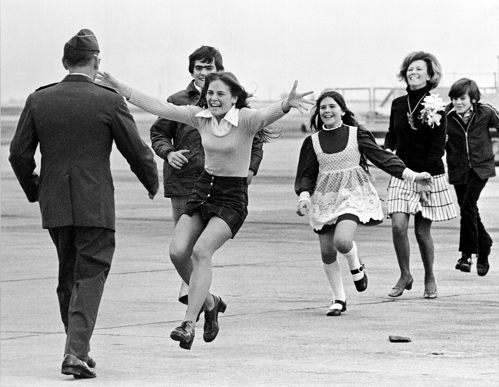 Robert L. Stirm, returning POW in Pulitzer-winning photo, dies at 92 ...