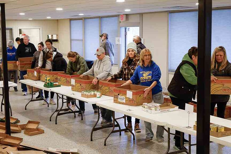 Elks members get started early on holiday meals | Jefferson City News ...