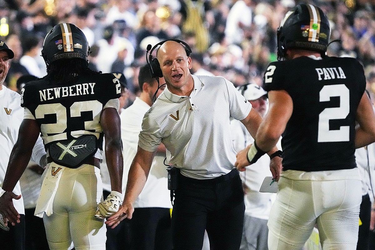 Vanderbilt football coach Clark Lea receives contract extension ...