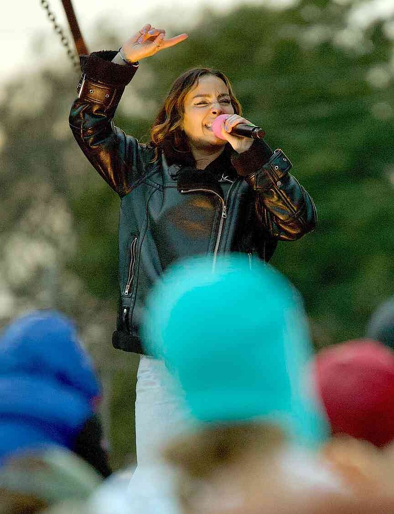 WATCH | Cold weather, hot tunes | Texarkana Gazette