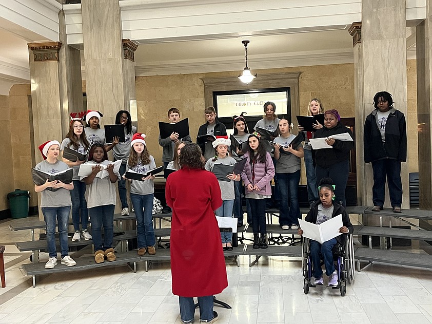 PHOTO | Students from the El Dorado School District spreading holiday cheer | El Dorado News