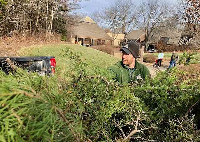 Runge visitors turn invasives into decorations | Jefferson City News ...