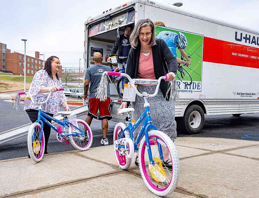 Boys & Girls Club gets Christmas bike donations | Jefferson City News Tribune