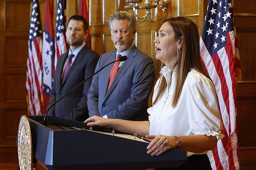 Sarah Huckabee Sanders adds $168,824 in November, raises campaign ...