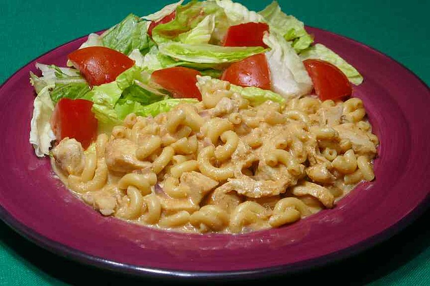 Quick Fix: Chicken Mac and Cheese with Lettuce and Tomato Salad ...