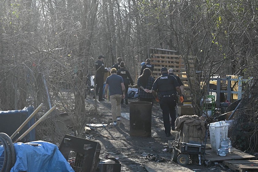 Chattanooga police clear homeless camp with about 50 residents ...