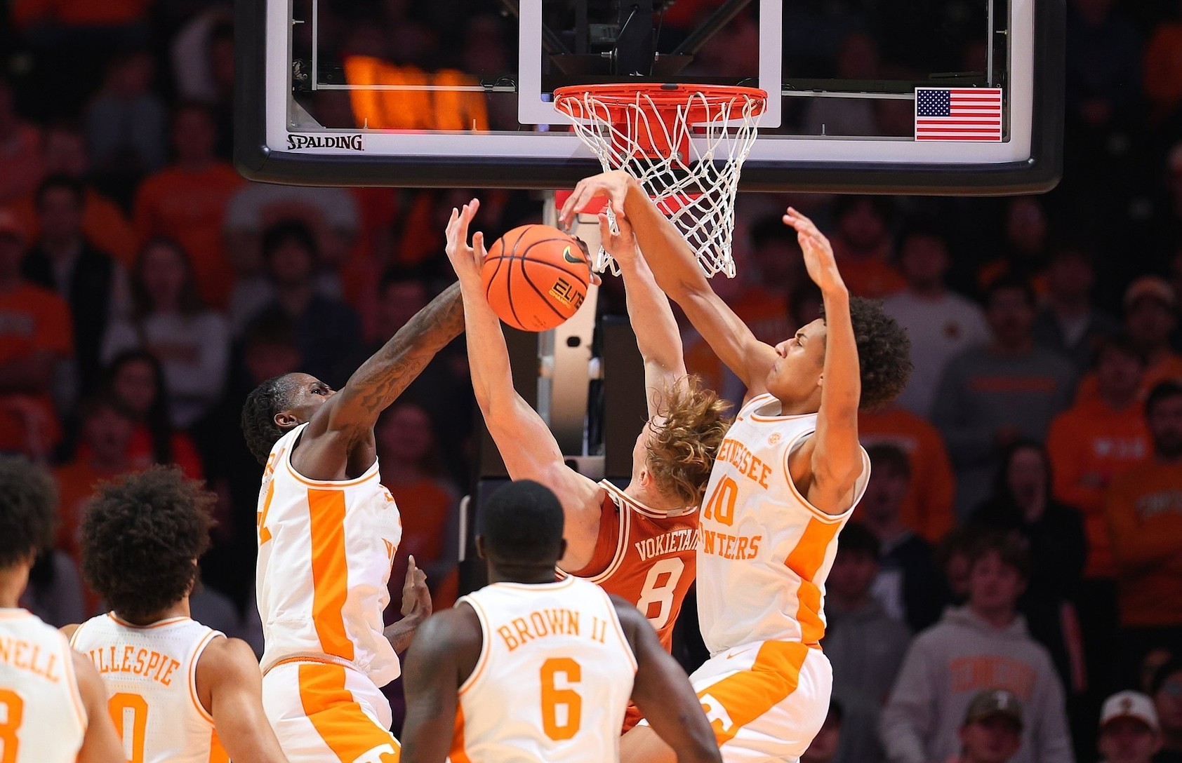 Gillespie’s 34 points lead No. 21 Vols to rout of Longhorns ...