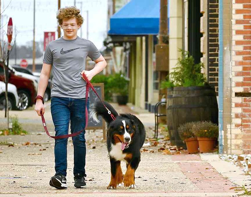 PHOTO | A stroll along Broad Street | Texarkana Gazette