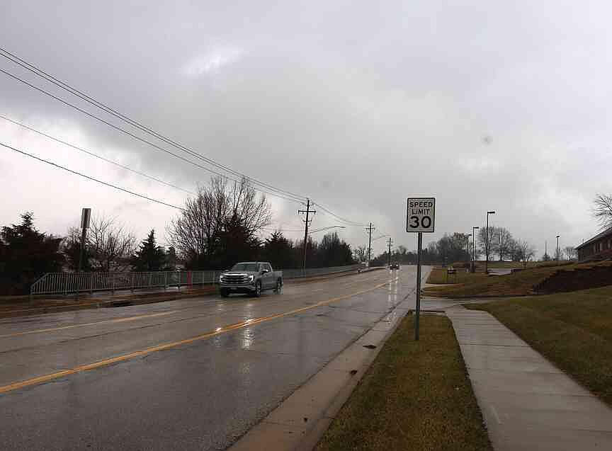 Council panel recommends 40 mph speed limit for Wildwood Drive ...
