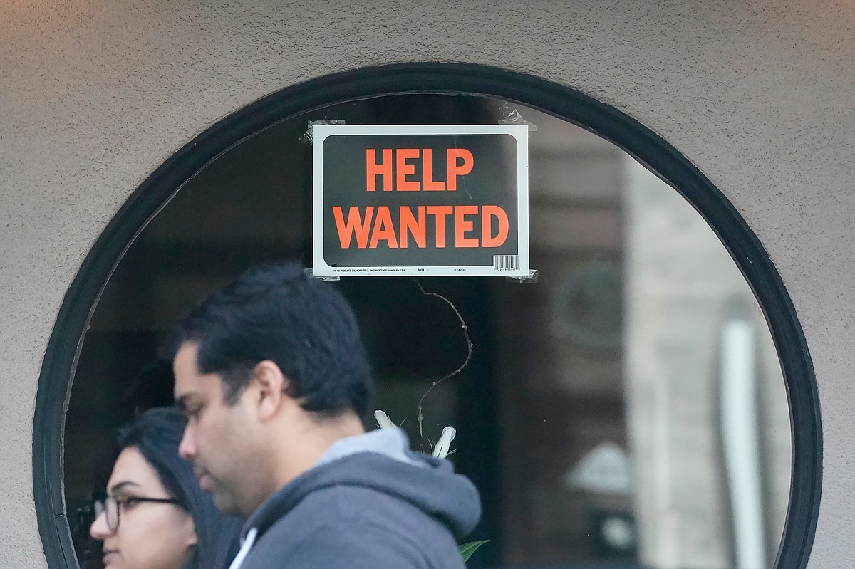 Slightly more Americans file for jobless benefits in the last week of ...