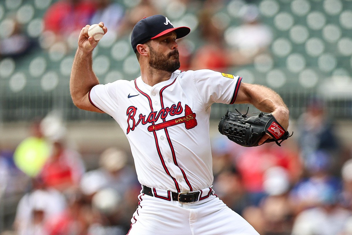Braves sign right-handed reliever Tyler Kinley to one-year contract ...