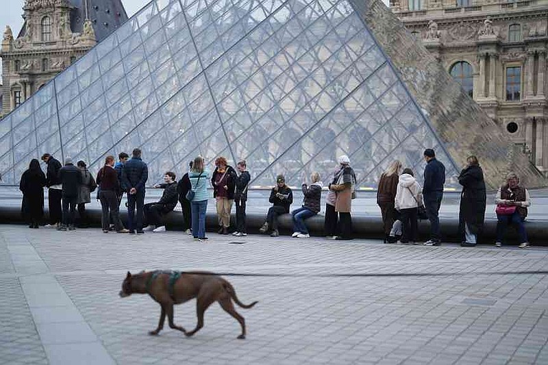 Louvre’s ticket price goes up 45 percent for non-European visitors ...