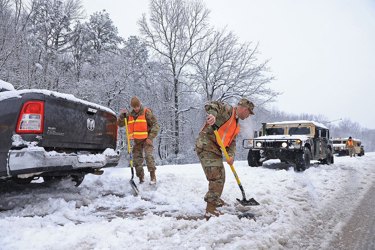 Gov. Sanders mobilizes 168 Arkansas National Guard members as winter ...