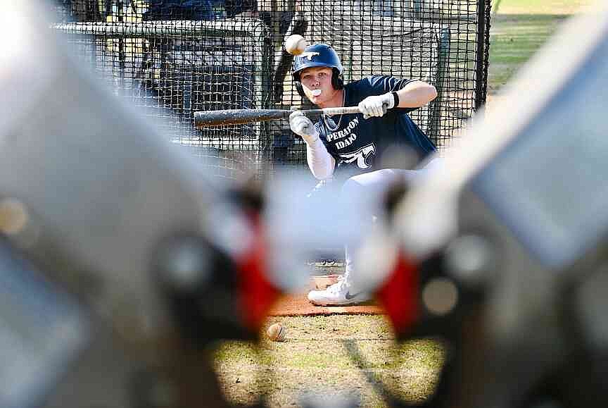 GALLERY | Eagles warm up bats for series in Idaho | Texarkana Gazette