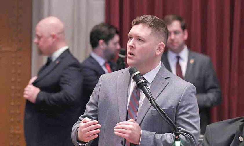Missouri House barely passes bill to regulate gray-market slot machines ...