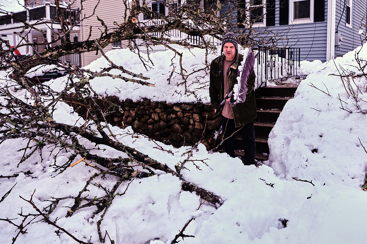 Power outages, piles of snow vexing parts of Northeast in snowstorm ...