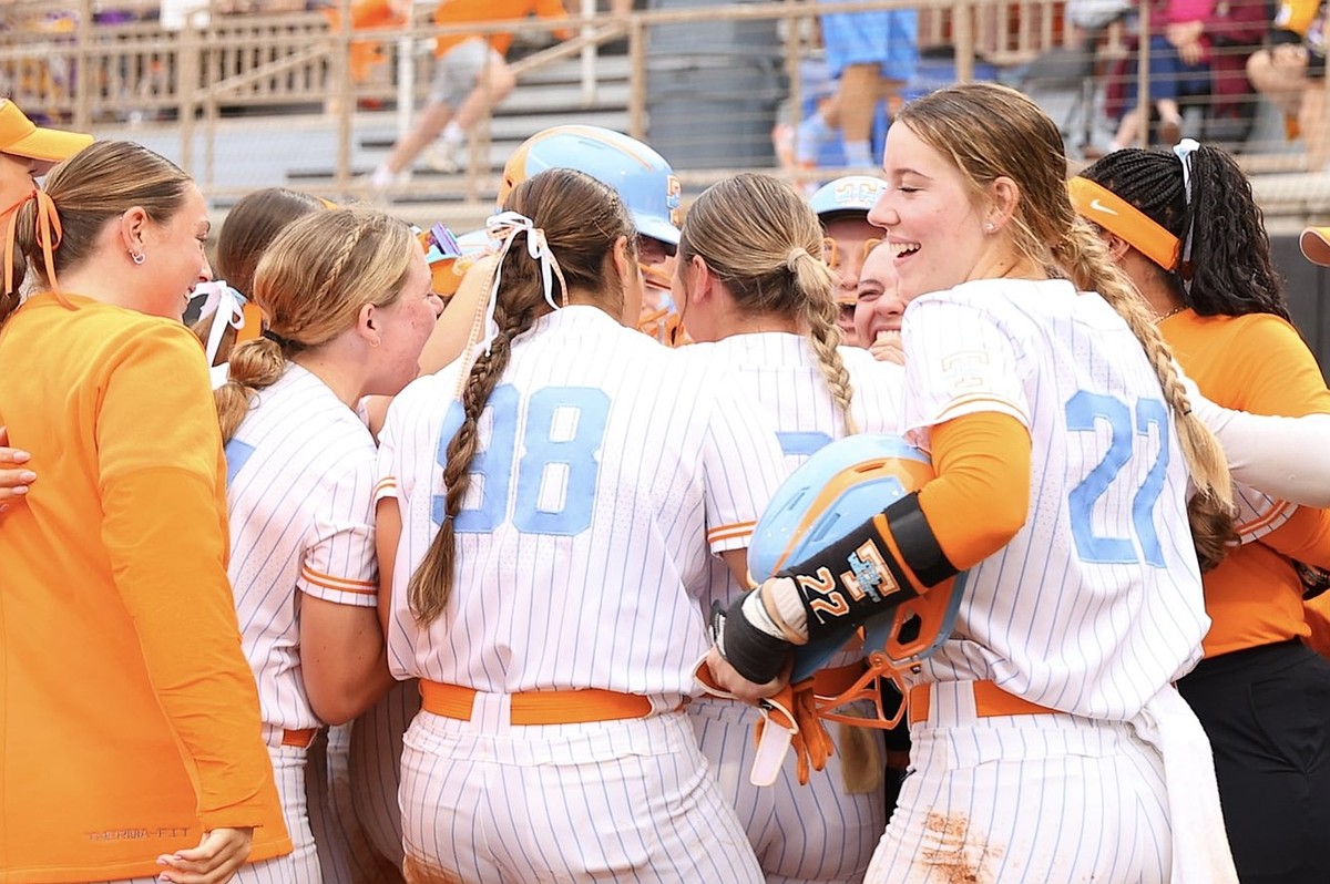 No. 1 Lady Vols on verge of program record; Vols miss out on sweep ...
