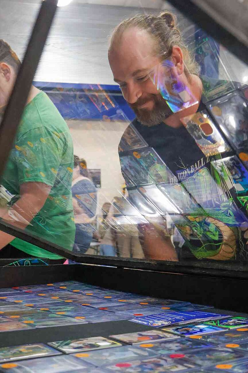 Collectible show unites avid card collectors | Jefferson City News Tribune