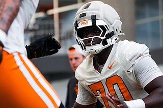 Five-star Sanders ‘much more dominant’ as Vols sophomore | Chattanooga ...