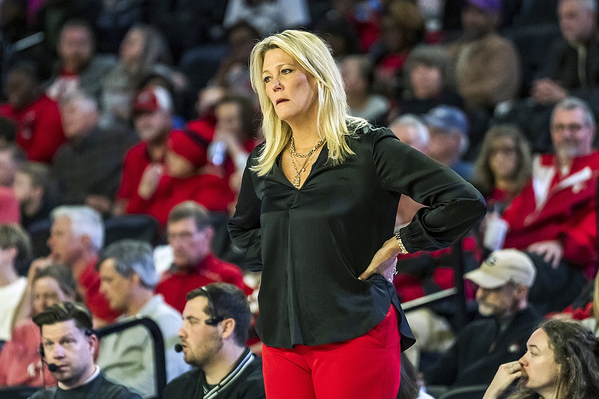 Katie Abrahamson-Henderson won’t return as Lady Bulldogs coach ...