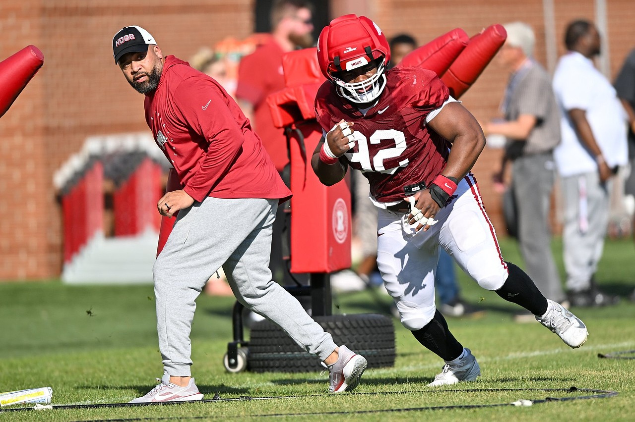 Arkansas football hoping better depth shores up its defensive interior ...
